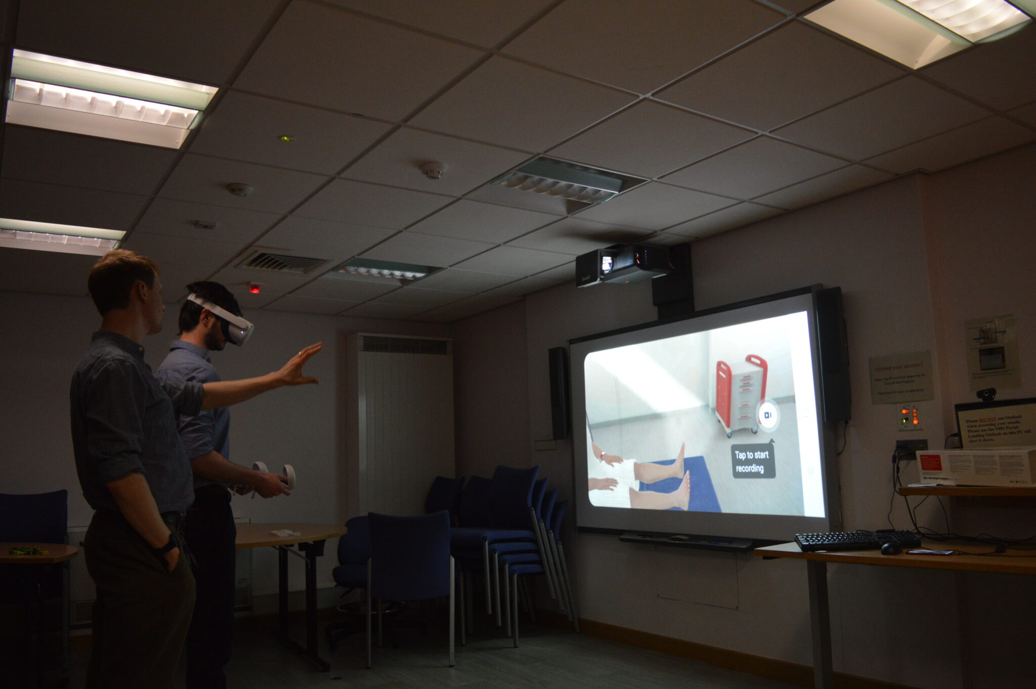 Medical Students trial Virtual reality Healthcare Training at Local ...
